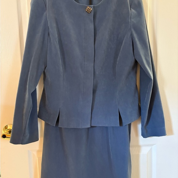 Leslie Fay | Skirts | Vintage Leslie Fay Blue Skirt Set With Gold ...